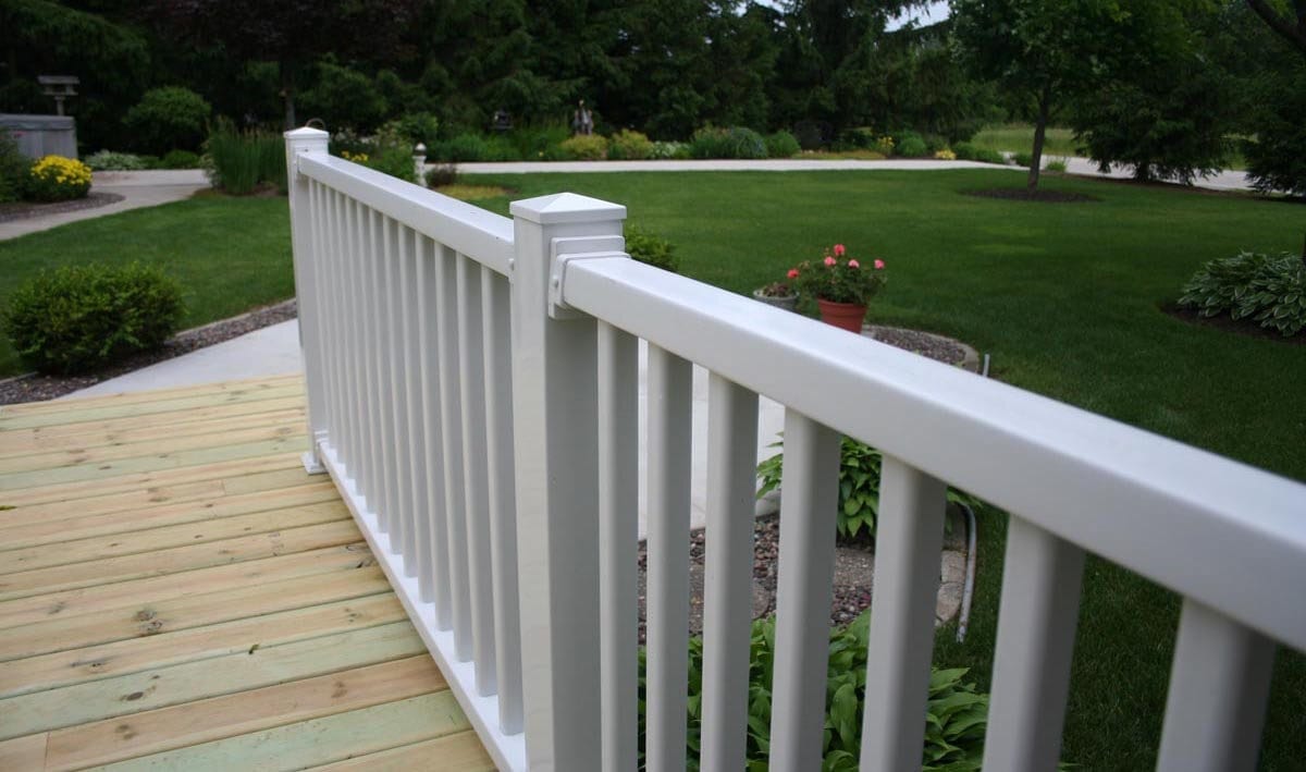 Savannah Vinyl Railing Configurator